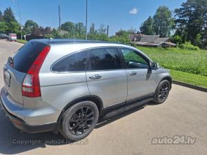 Grey Honda CR-V 2007 in Riga, with an engine capacity of 2.20 L and mileage of 270 thousand km for 3500 €, photo 8 on AUTOMOTO.COM.LV