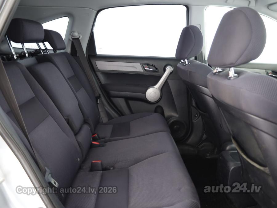 Grey Honda CR-V 2007 in Tallinn, with an engine capacity of 2.00 L and mileage of 292 thousand km for 2799 €, photo 8 on AUTOMOTO.COM.LV