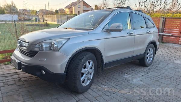 Grey Honda CR-V 2007 in Riga, with an engine capacity of 2.20 L and mileage of 298 thousand km for 3300 €, photo 1 on AUTOMOTO.COM.LV