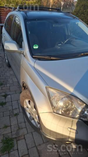 Grey Honda CR-V 2007 in Riga, with an engine capacity of 2.20 L and mileage of 298 thousand km for 3300 €, photo 5 on AUTOMOTO.COM.LV