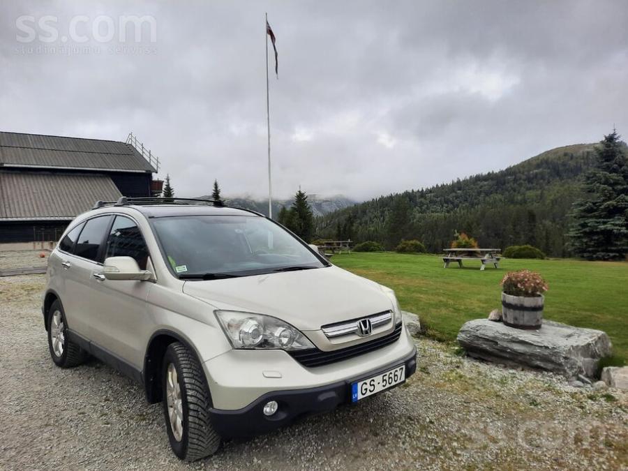 Grey Honda CR-V 2007 in Riga, with an engine capacity of 2.20 L and mileage of 298 thousand km for 3300 €, photo 9 on AUTOMOTO.COM.LV