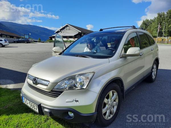 Grey Honda CR-V 2007 in Riga, with an engine capacity of 2.20 L and mileage of 298 thousand km for 3300 €, photo 9 on AUTOMOTO.COM.LV