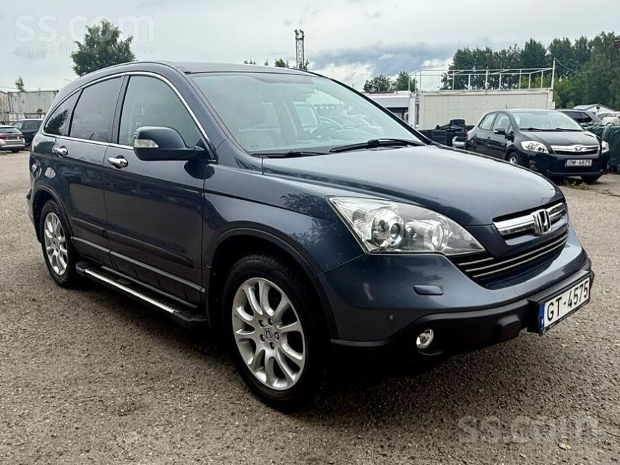 Grey Honda CR-V 2007 in Riga, with an engine capacity of 2.00 L and mileage of 0 thousand km for 3450 €, photo 1 on AUTOMOTO.COM.LV
