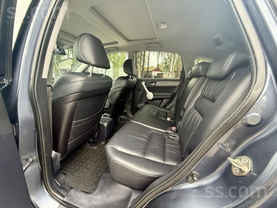 Grey Honda CR-V 2007 in Riga, with an engine capacity of 2.00 L and mileage of 0 thousand km for 3450 €, photo 24 on AUTOMOTO.COM.LV