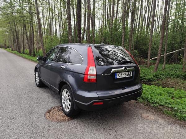 Grey Honda CR-V 2007 in Riga, with an engine capacity of 2.20 L and mileage of 303 thousand km for 3200 €, photo 3 on AUTOMOTO.COM.LV
