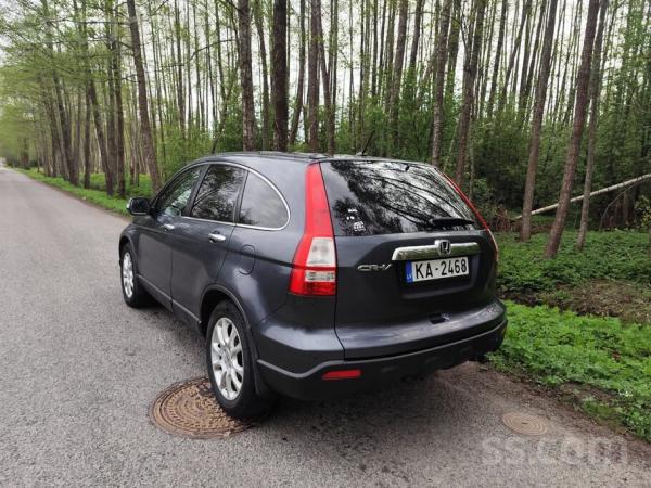 Grey Honda CR-V 2007 in Riga, with an engine capacity of 2.20 L and mileage of 303 thousand km for 3200 €, photo 5 on AUTOMOTO.COM.LV