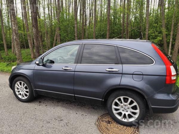 Grey Honda CR-V 2007 in Riga, with an engine capacity of 2.20 L and mileage of 303 thousand km for 3200 €, photo 7 on AUTOMOTO.COM.LV