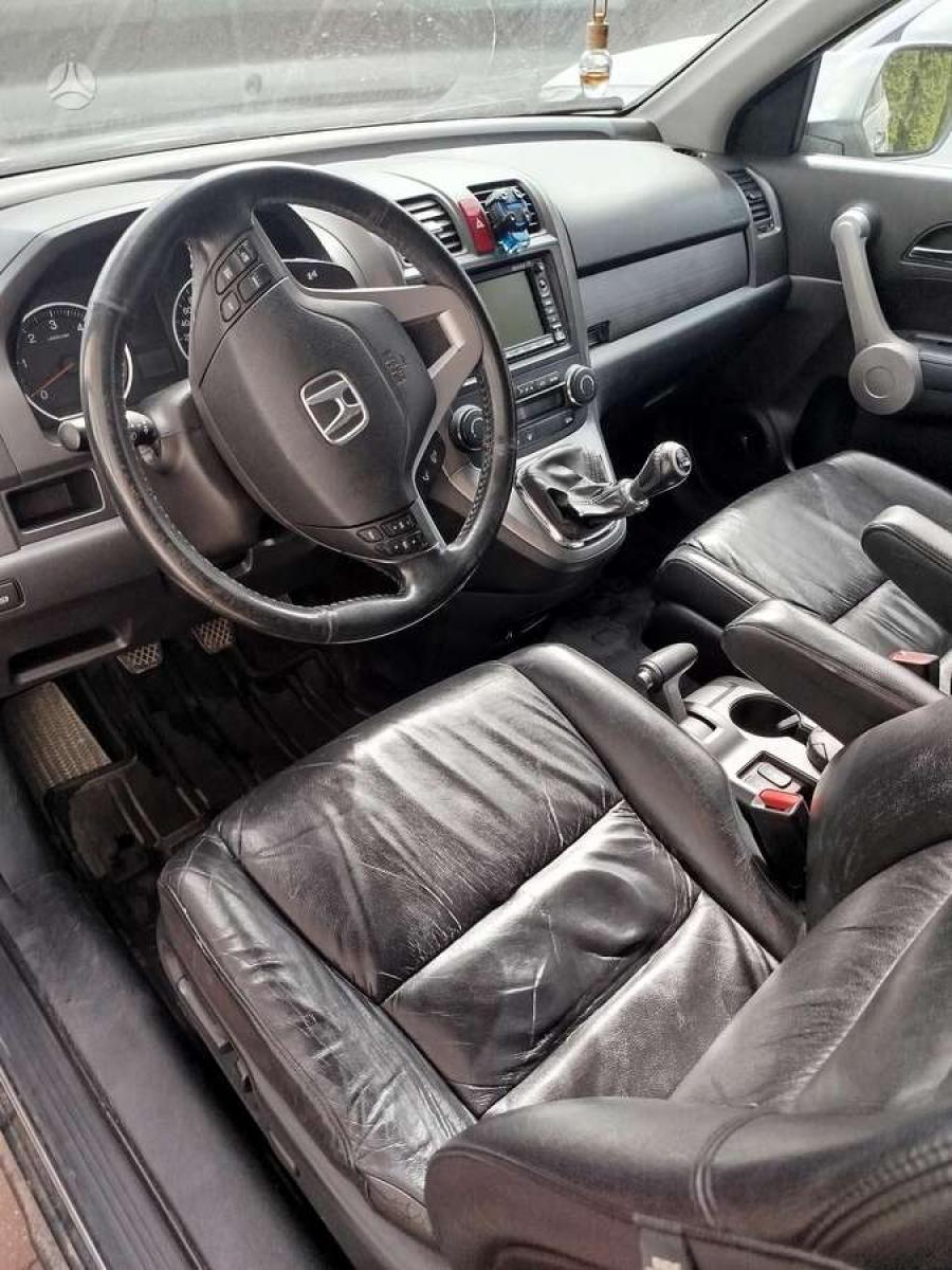 Grey Honda CR-V 2007 in Klaipeda, with an engine capacity of 2.20 L and mileage of 366 thousand km for 2700 €, photo 6 on AUTOMOTO.COM.LV