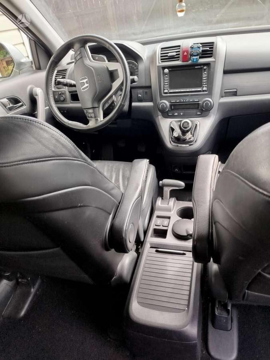 Grey Honda CR-V 2007 in Klaipeda, with an engine capacity of 2.20 L and mileage of 366 thousand km for 2700 €, photo 8 on AUTOMOTO.COM.LV
