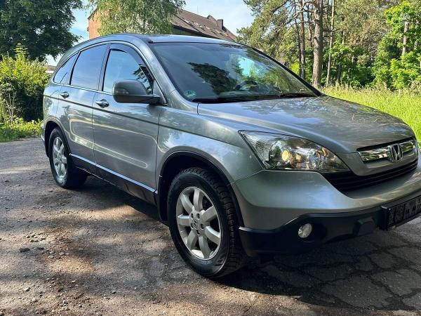 Grey Honda CR-V 2007 in Utena, with an engine capacity of 2.20 L and mileage of 286 thousand km for 6250 €, photo 1 on AUTOMOTO.COM.LV