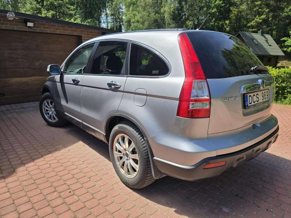 Pelēks Honda CR-V 2007 Utena, ar dzinēja tilpumu 2.00 L un nobraukumu 107 tūkst. km par 7300 €, foto 3 vietnē AUTOMOTO.COM.LV