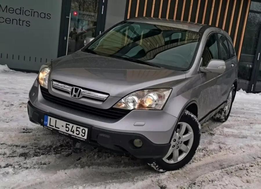 Grey Honda CR-V 2007 in Riga, with an engine capacity of 2.20 L and mileage of 297 thousand km for 3990 €, photo 1 on AUTOMOTO.COM.LV