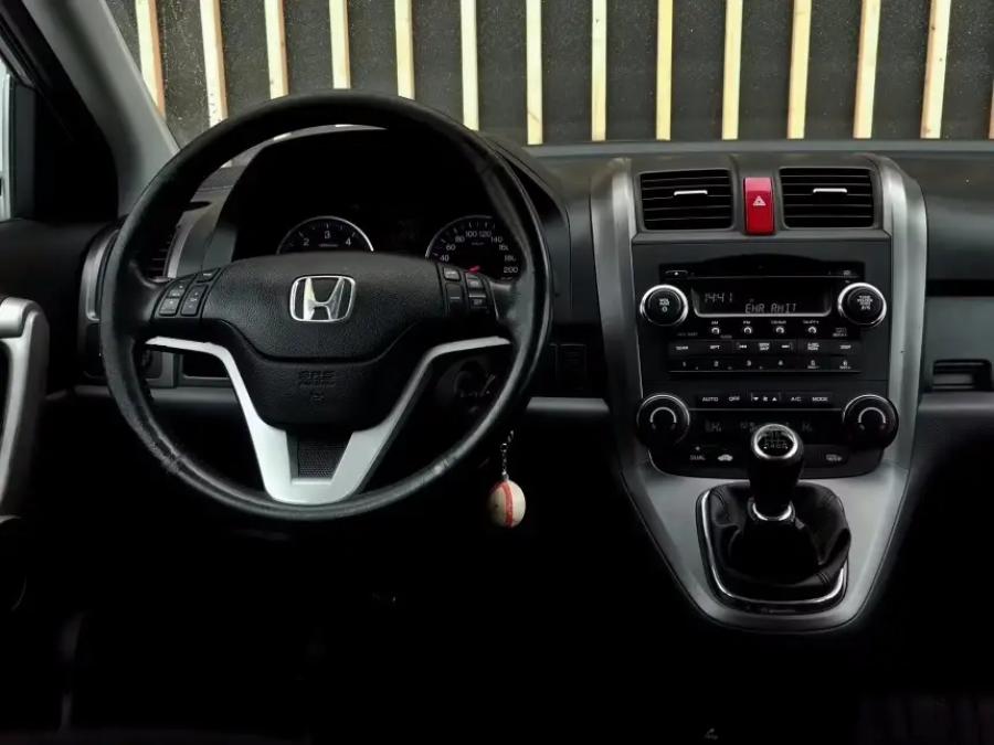 Grey Honda CR-V 2007 in Riga, with an engine capacity of 2.20 L and mileage of 297 thousand km for 3990 €, photo 6 on AUTOMOTO.COM.LV