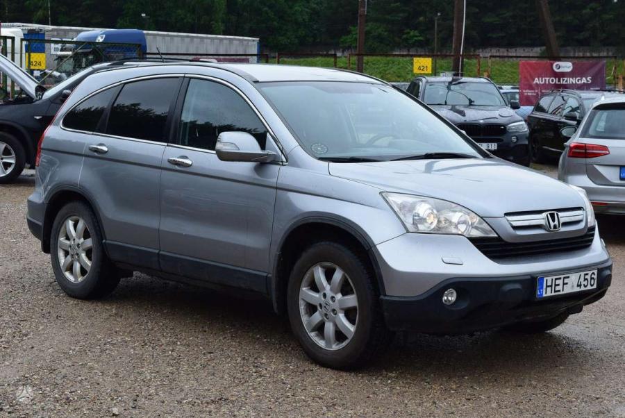 Grey Honda CR-V 2007 in Vilnius, with an engine capacity of 2.20 L and mileage of 283 thousand km for 2750 €, photo 4 on AUTOMOTO.COM.LV