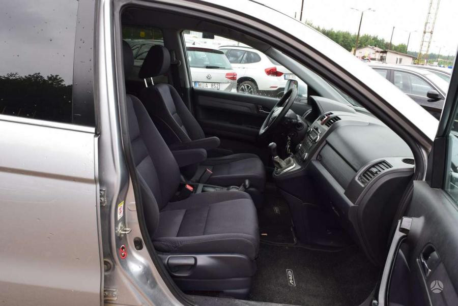 Grey Honda CR-V 2007 in Vilnius, with an engine capacity of 2.20 L and mileage of 283 thousand km for 2750 €, photo 9 on AUTOMOTO.COM.LV