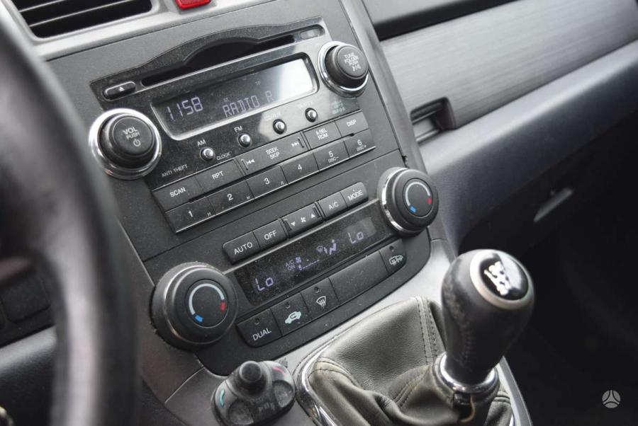 Grey Honda CR-V 2007 in Vilnius, with an engine capacity of 2.20 L and mileage of 283 thousand km for 2750 €, photo 14 on AUTOMOTO.COM.LV