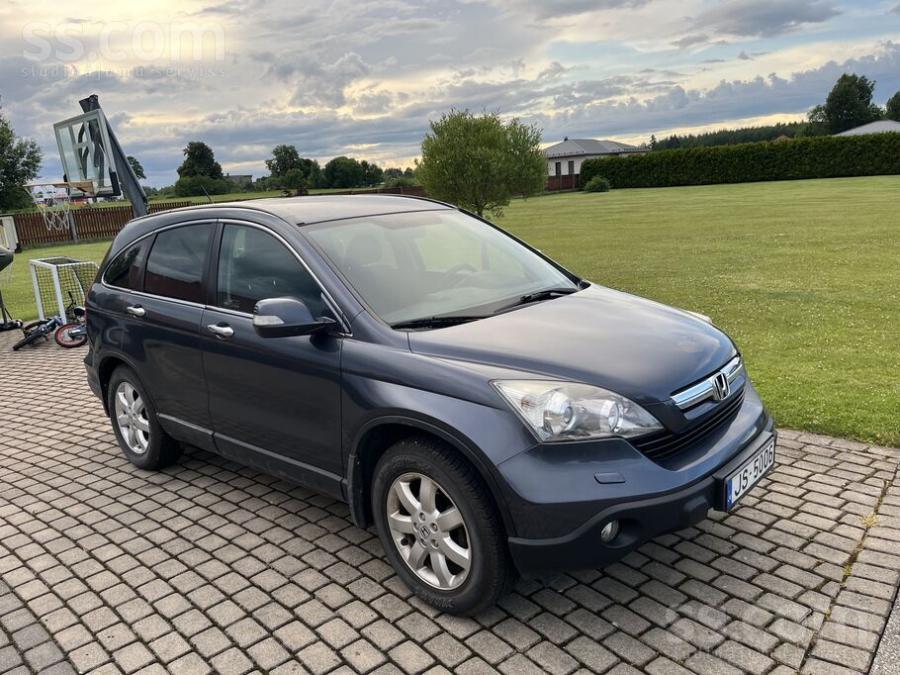 Grey Honda CR-V 2007 in Aizkraukle, with an engine capacity of 2.00 L and mileage of 248 thousand km for 3200 €, photo 1 on AUTOMOTO.COM.LV