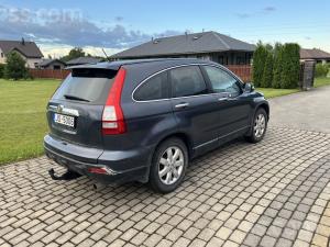Grey Honda CR-V 2007 in Aizkraukle, with an engine capacity of 2.00 L and mileage of 248 thousand km for 3200 €, photo 3 on AUTOMOTO.COM.LV