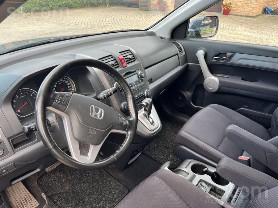 Grey Honda CR-V 2007 in Aizkraukle, with an engine capacity of 2.00 L and mileage of 248 thousand km for 3200 €, photo 6 on AUTOMOTO.COM.LV