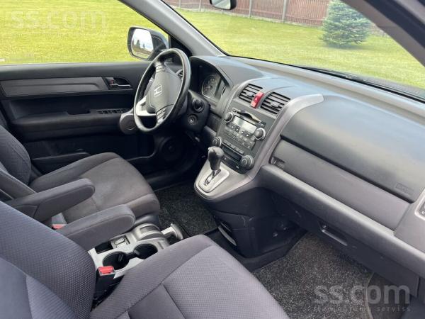 Grey Honda CR-V 2007 in Aizkraukle, with an engine capacity of 2.00 L and mileage of 248 thousand km for 3200 €, photo 6 on AUTOMOTO.COM.LV