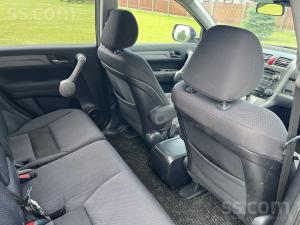 Grey Honda CR-V 2007 in Aizkraukle, with an engine capacity of 2.00 L and mileage of 248 thousand km for 3200 €, photo 8 on AUTOMOTO.COM.LV