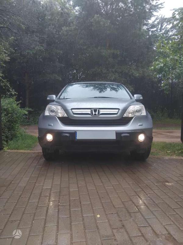 Grey Honda CR-V 2007 in Vilnius, with an engine capacity of 2.20 L and mileage of 282 thousand km for 3850 €, photo 2 on AUTOMOTO.COM.LV