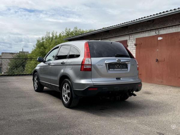 Grey Honda CR-V 2007 in Kaunas, with an engine capacity of 2.20 L and mileage of 366 thousand km for 3550 €, photo 5 on AUTOMOTO.COM.LV