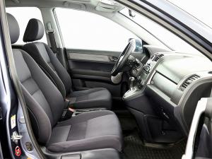 Pelēks Honda CR-V 2007 Tallina, ar dzinēja tilpumu 2.00 L un nobraukumu 327 tūkst. km par 3299 €, foto 7 vietnē AUTOMOTO.COM.LV