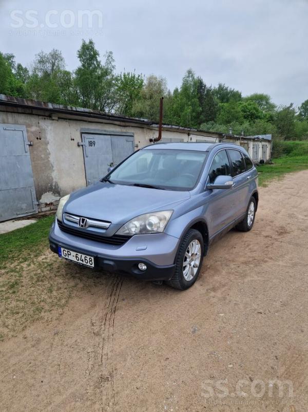 Grey Honda CR-V 2007 in Valmiera, with an engine capacity of 2.00 L and mileage of 320 thousand km for 3500 €, photo 1 on AUTOMOTO.COM.LV