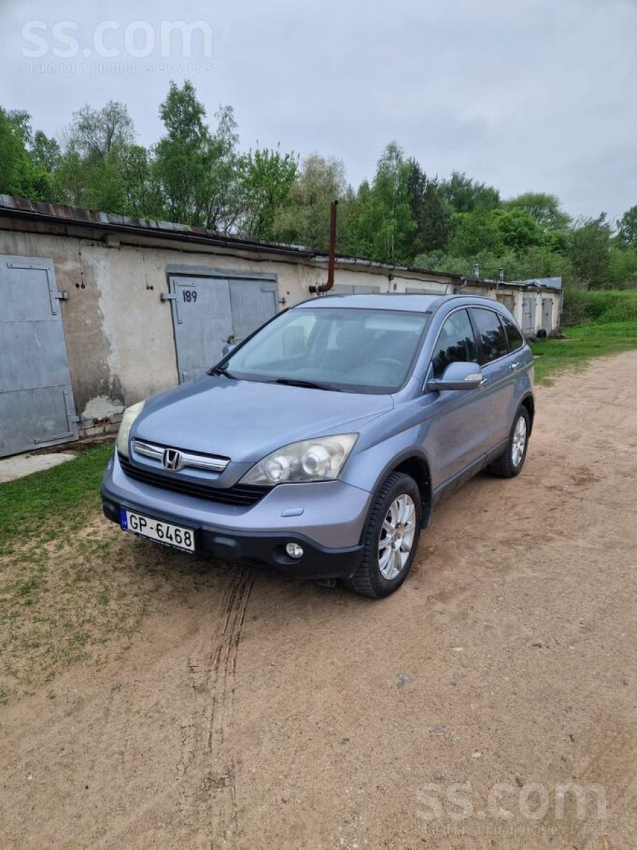 Grey Honda CR-V 2007 in Valmiera, with an engine capacity of 2.00 L and mileage of 320 thousand km for 3500 €, photo 1 on AUTOMOTO.COM.LV
