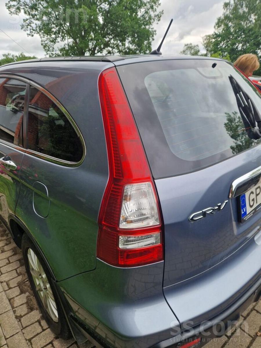 Grey Honda CR-V 2007 in Valmiera, with an engine capacity of 2.00 L and mileage of 320 thousand km for 3500 €, photo 6 on AUTOMOTO.COM.LV