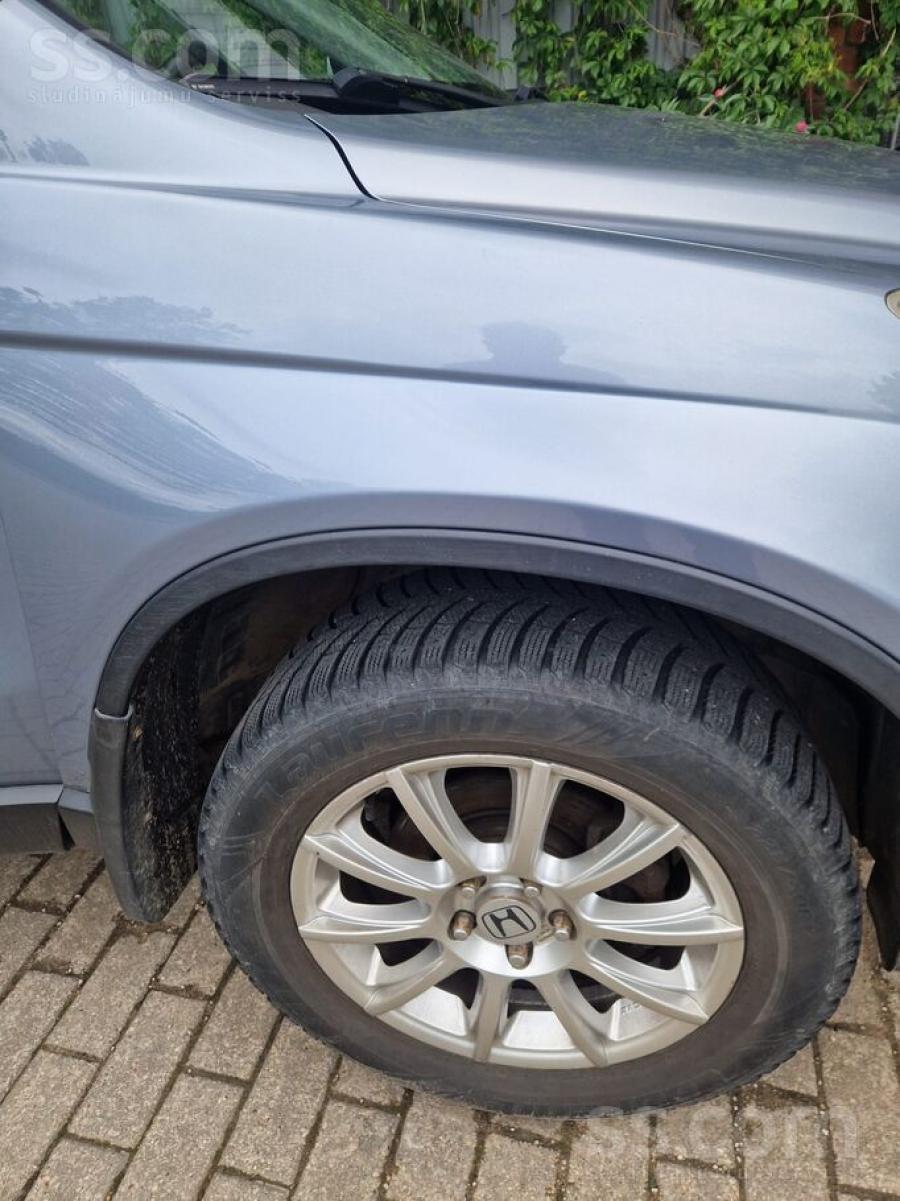 Grey Honda CR-V 2007 in Valmiera, with an engine capacity of 2.00 L and mileage of 320 thousand km for 3500 €, photo 9 on AUTOMOTO.COM.LV