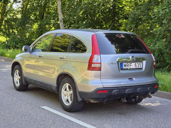 Grey Honda CR-V 2007 in Kupiskis, with an engine capacity of 2.20 L and mileage of 305 thousand km for 2400 €, photo 3 on AUTOMOTO.COM.LV