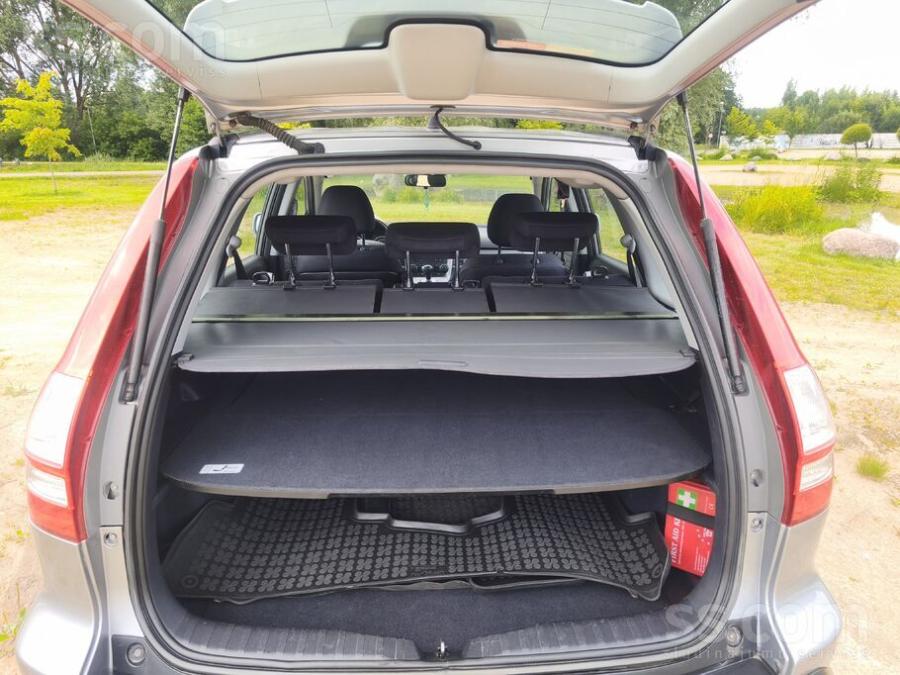 Grey Honda CR-V 2007 in Riga, with an engine capacity of 2.00 L and mileage of 197 thousand km for 4900 €, photo 8 on AUTOMOTO.COM.LV