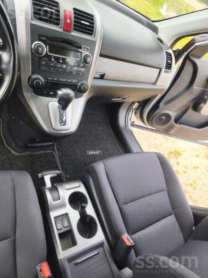 Grey Honda CR-V 2007 in Riga, with an engine capacity of 2.00 L and mileage of 197 thousand km for 4900 €, photo 10 on AUTOMOTO.COM.LV