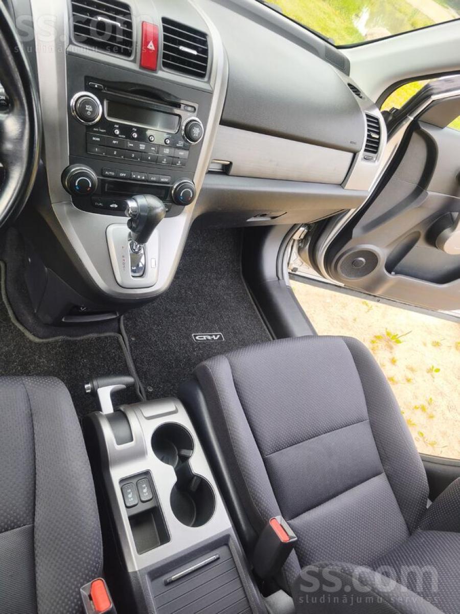 Grey Honda CR-V 2007 in Riga, with an engine capacity of 2.00 L and mileage of 197 thousand km for 4900 €, photo 10 on AUTOMOTO.COM.LV