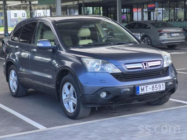 Grey Honda CR-V 2007 in Riga, with an engine capacity of 2.00 L and mileage of 300 thousand km for 3200 €, photo 3 on AUTOMOTO.COM.LV