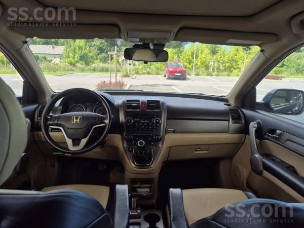 Grey Honda CR-V 2007 in Riga, with an engine capacity of 2.00 L and mileage of 300 thousand km for 3200 €, photo 7 on AUTOMOTO.COM.LV