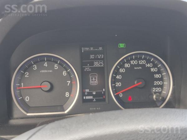 Grey Honda CR-V 2007 in Riga, with an engine capacity of 2.00 L and mileage of 300 thousand km for 3200 €, photo 9 on AUTOMOTO.COM.LV