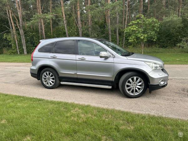 Grey Honda CR-V 2007 in Ukmerge, with an engine capacity of 2.20 L and mileage of 250 thousand km for 4550 €, photo 5 on AUTOMOTO.COM.LV