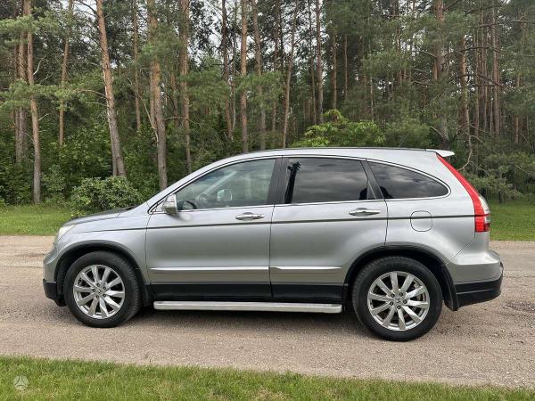 Grey Honda CR-V 2007 in Ukmerge, with an engine capacity of 2.20 L and mileage of 250 thousand km for 4550 €, photo 6 on AUTOMOTO.COM.LV