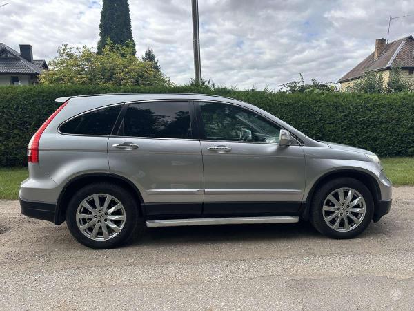 Grey Honda CR-V 2007 in Ukmerge, with an engine capacity of 2.20 L and mileage of 250 thousand km for 4550 €, photo 7 on AUTOMOTO.COM.LV