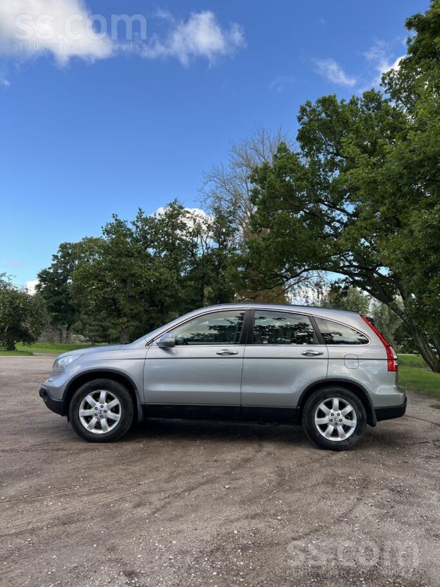 Pelēks Honda CR-V 2007 Valmiera, ar dzinēja tilpumu 2.00 L un nobraukumu 330 tūkst. km par 3800 €, foto 3 vietnē AUTOMOTO.COM.LV