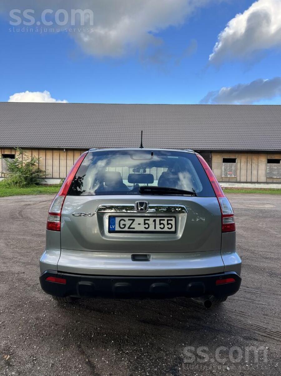 Pelēks Honda CR-V 2007 Valmiera, ar dzinēja tilpumu 2.00 L un nobraukumu 330 tūkst. km par 3800 €, foto 5 vietnē AUTOMOTO.COM.LV