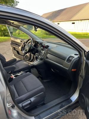 Pelēks Honda CR-V 2007 Valmiera, ar dzinēja tilpumu 2.00 L un nobraukumu 330 tūkst. km par 3800 €, foto 7 vietnē AUTOMOTO.COM.LV