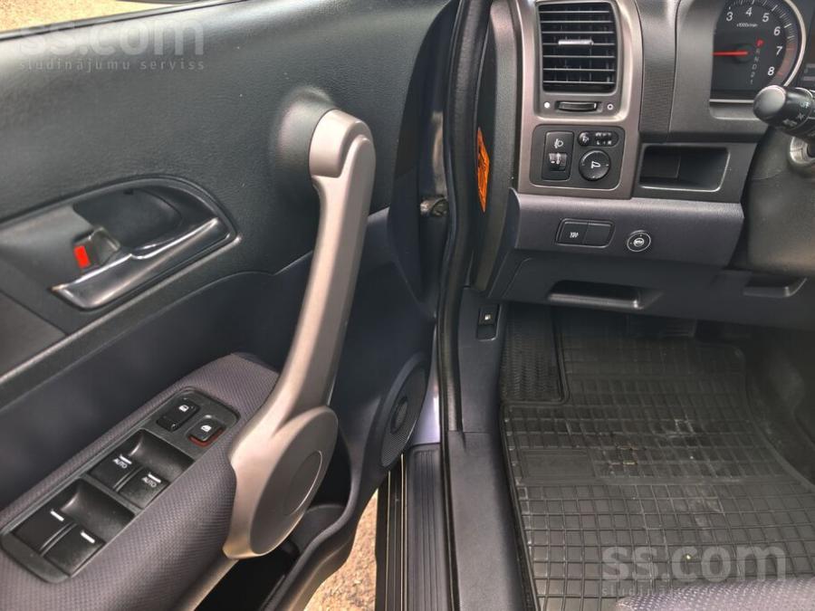 Pelēks Honda CR-V 2007 Ogre, ar dzinēja tilpumu 2.00 L un nobraukumu 307 tūkst. km par 3870 €, foto 19 vietnē AUTOMOTO.COM.LV