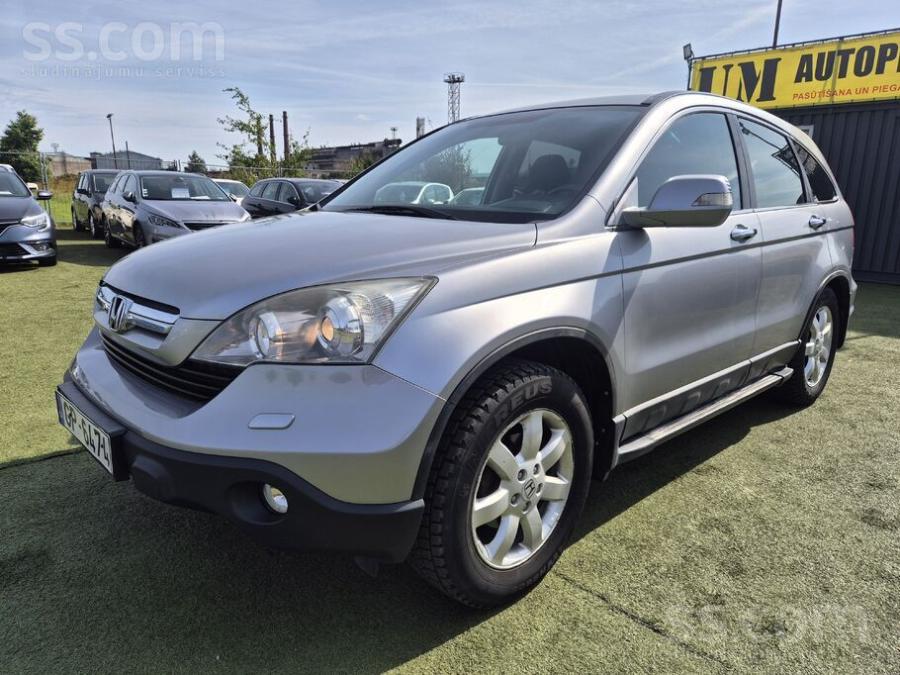 Grey Honda CR-V 2007 in Liepaja, with an engine capacity of 2.00 L and mileage of 167 thousand km for 5000 €, photo 1 on AUTOMOTO.COM.LV