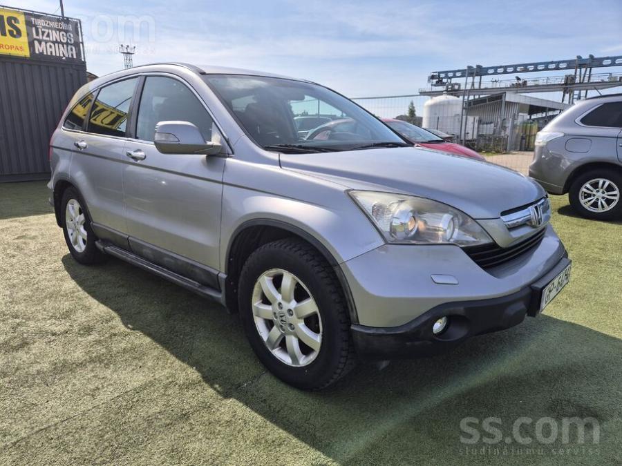 Grey Honda CR-V 2007 in Liepaja, with an engine capacity of 2.00 L and mileage of 167 thousand km for 5000 €, photo 4 on AUTOMOTO.COM.LV