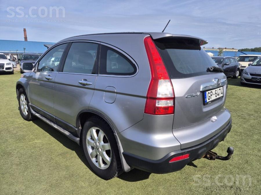 Grey Honda CR-V 2007 in Liepaja, with an engine capacity of 2.00 L and mileage of 167 thousand km for 5000 €, photo 8 on AUTOMOTO.COM.LV
