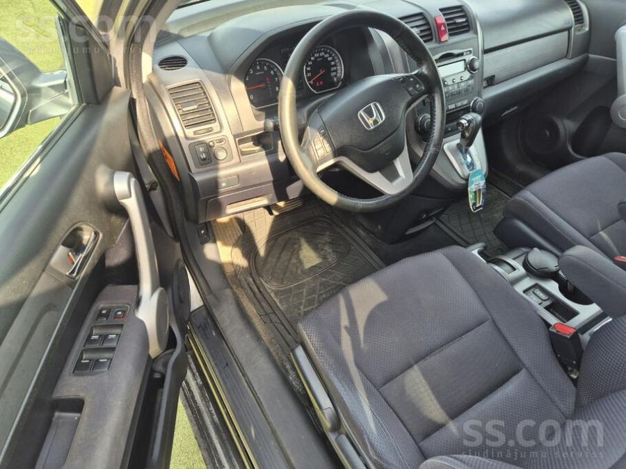 Grey Honda CR-V 2007 in Liepaja, with an engine capacity of 2.00 L and mileage of 167 thousand km for 5000 €, photo 10 on AUTOMOTO.COM.LV